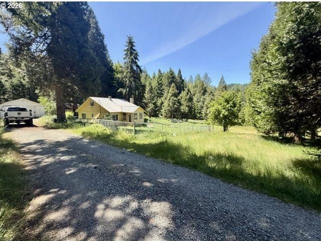 301 Humphrey Addition Rd, Glendale, OR 97442