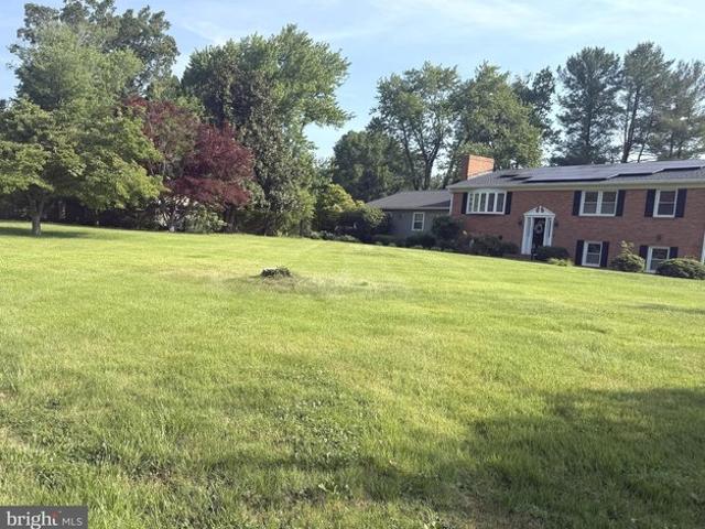 301 Ingleside Dr, Fredericksburg, VA 22405
