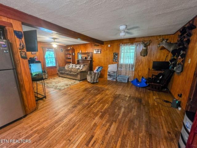 301 Joe Barnett Rd