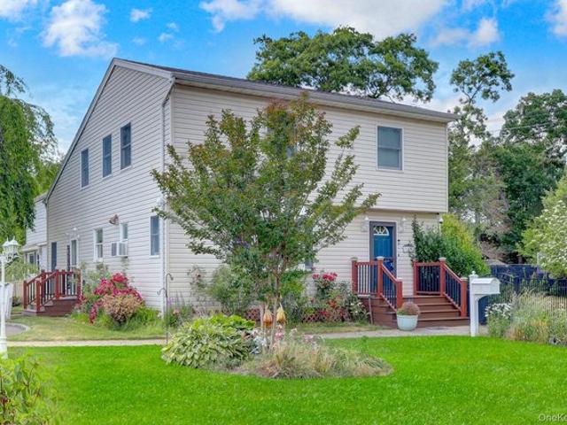 301 Oak Neck Rd, Babylon, NY 11795