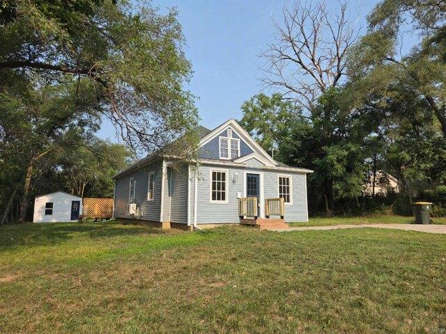 301 Logan St, Sioux City, IA 51105