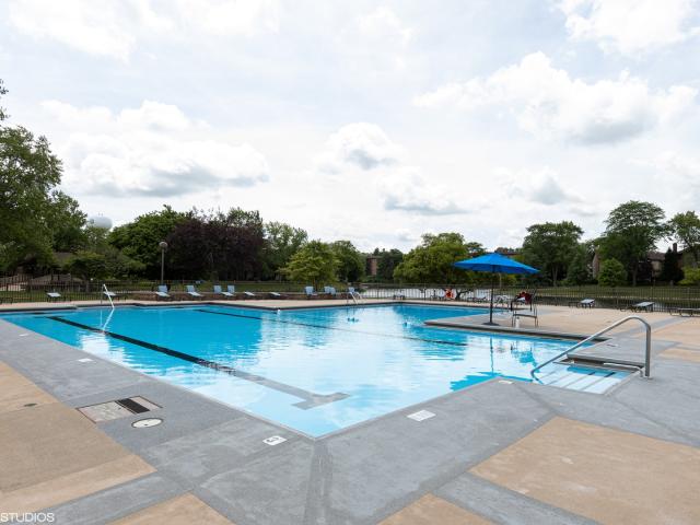 301 Lake Hinsdale Dr, Unit 404, Willowbrook, IL 60527 | MLS #12694