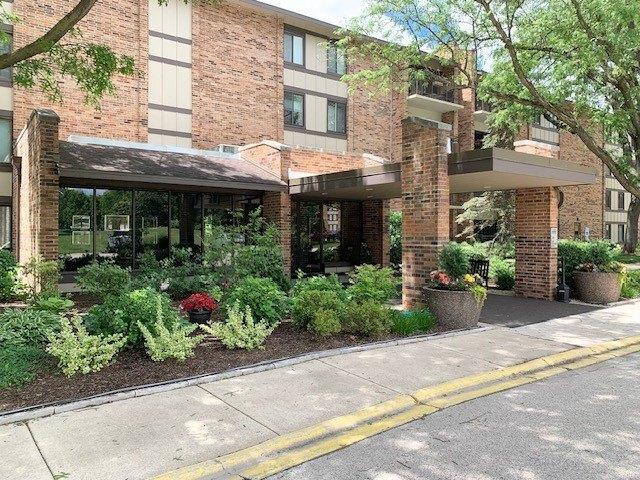 301 Lake Hinsdale Dr Apt 209, Willowbrook, IL 60527