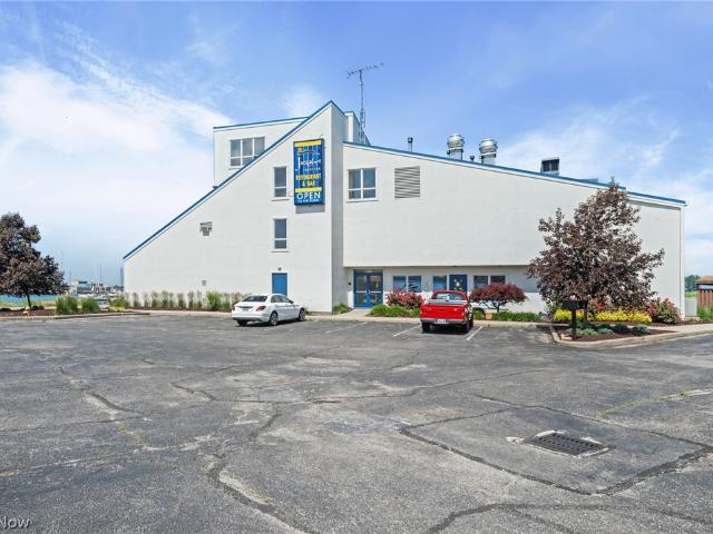 301 Lakeside Avenue