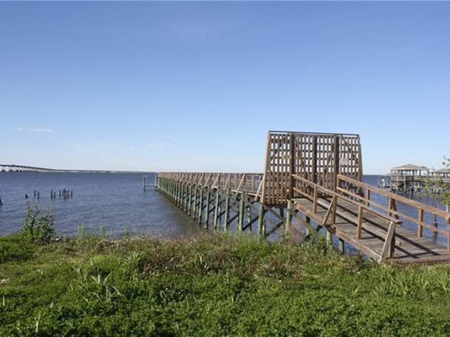 301 Lakeview Dr, Slidell, LA 70458 | MLS #2549 | Compass
