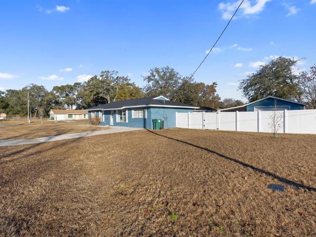 301 Magnolia Way, Lady Lake, FL 32159 | MLS #G5108 | Compass