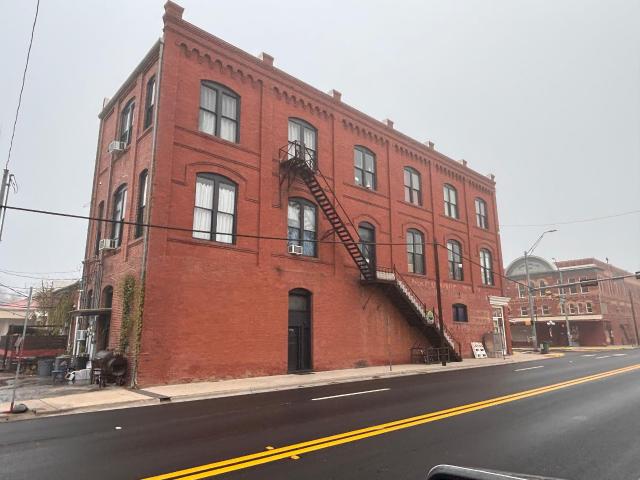 301 Main St