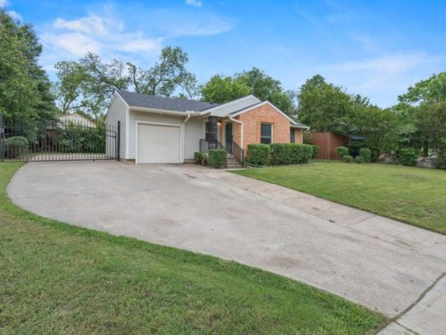 301 Meadowbrook Dr, Arlington, TX 76010