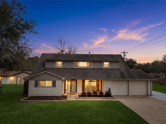 301 Mimosa Dr, Hitchcock, TX 77563 | MLS #80998 | Compass