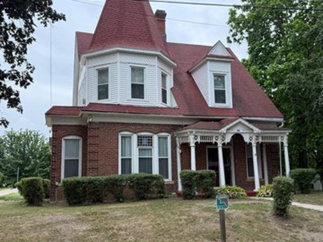 301 N 4th St, Farmington, IA 52620