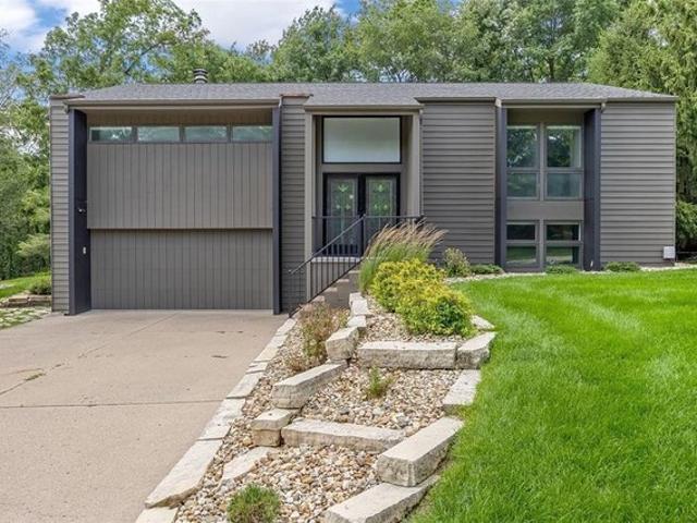 301 N 7th Ave, Iowa City, IA 52245