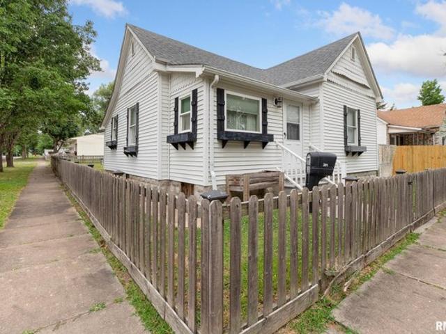 301 N 9th St, Herrin, IL 62948