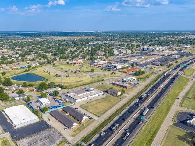 301 N Interstate 35 Service Road