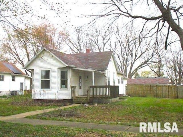 301 N Logan St, New Holland, IL 62671