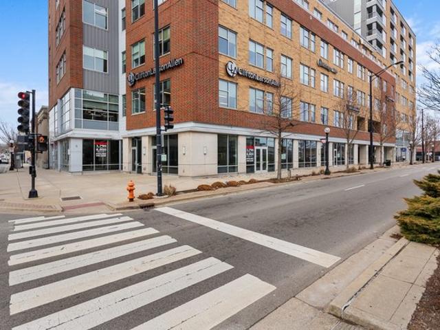 301 N Neil St Apt 702, Champaign, IL 61820