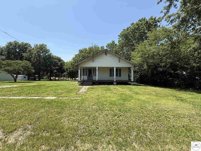 301 N Oak St, La Monte, MO 65337