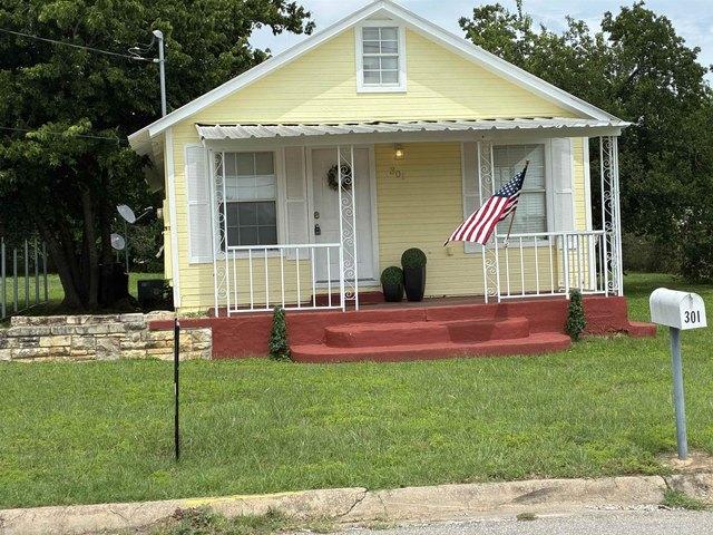 301 N Rhomberg St, Burnet, TX 78611