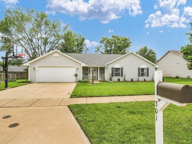 301 N Spruce Dr, Mahomet, IL 61853