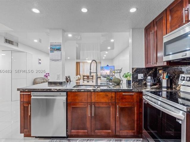301 NE 14th Ave Apt 207, Hallandale Beach, FL 33009