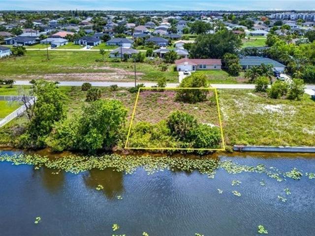 301 NW 5th Ter, Cape Coral, FL 33993