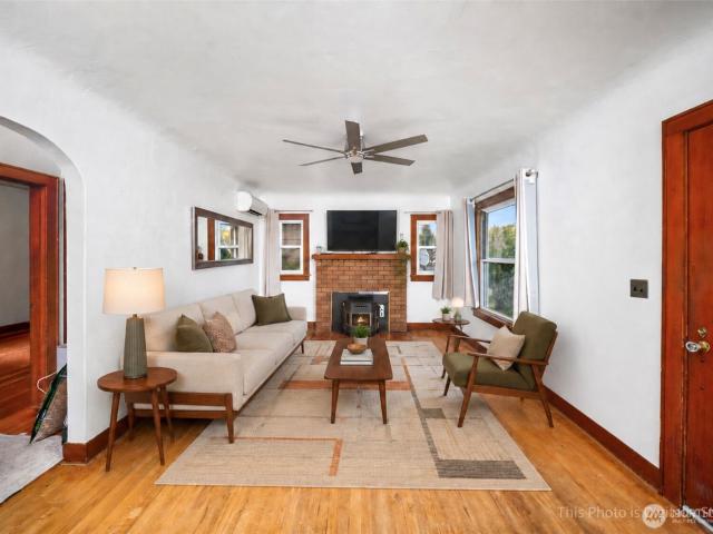 301 NW Benton Avenue