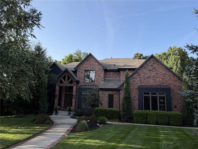 301 NW Rockhill Cir, Lee's Summit, MO 64081