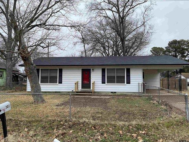301 S Howison St, Bogata, TX 75417