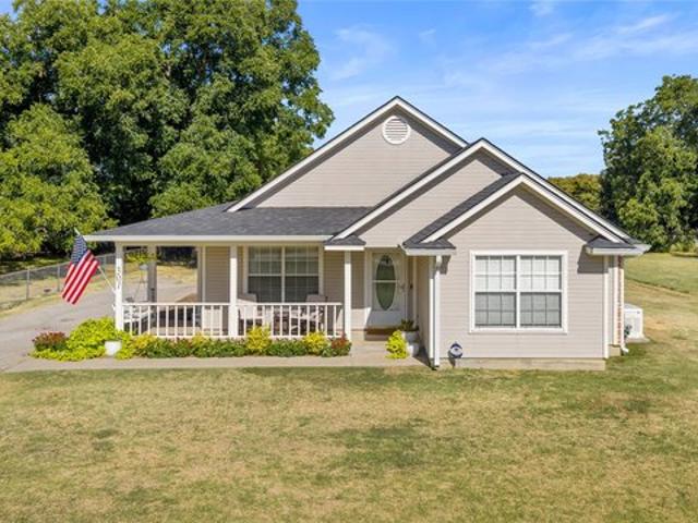 301 S Porch St, Tioga, TX 76271