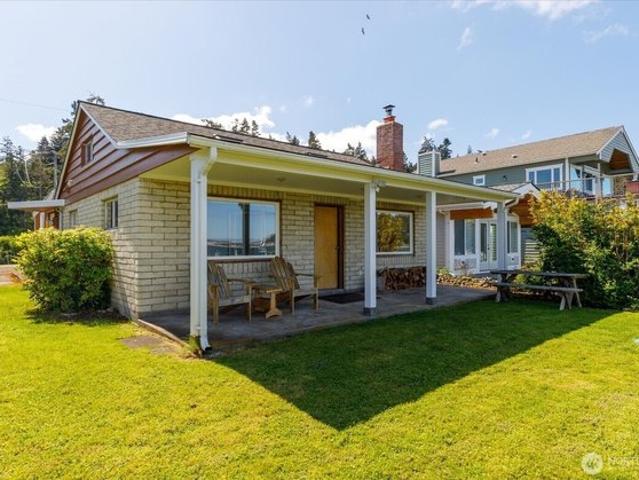 301 Snakelum Point Rd, Coupeville, WA 98239