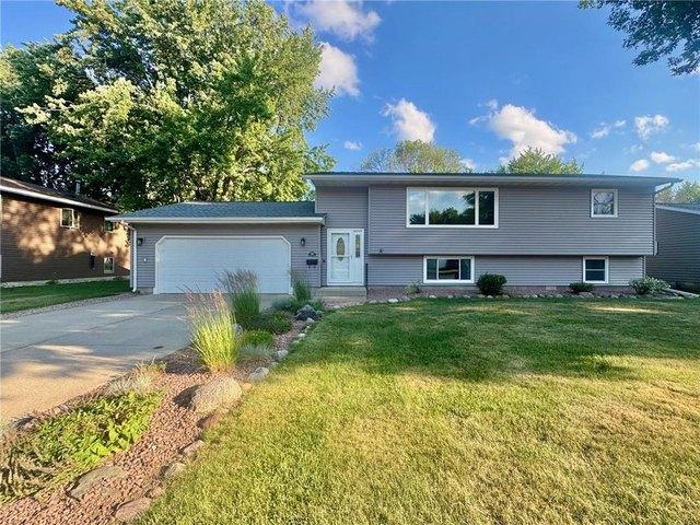 301 Southview Dr, Marshall, MN 56258