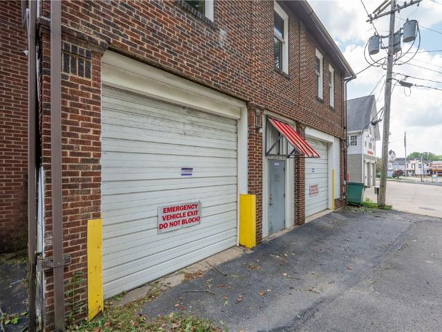 301 Salt St