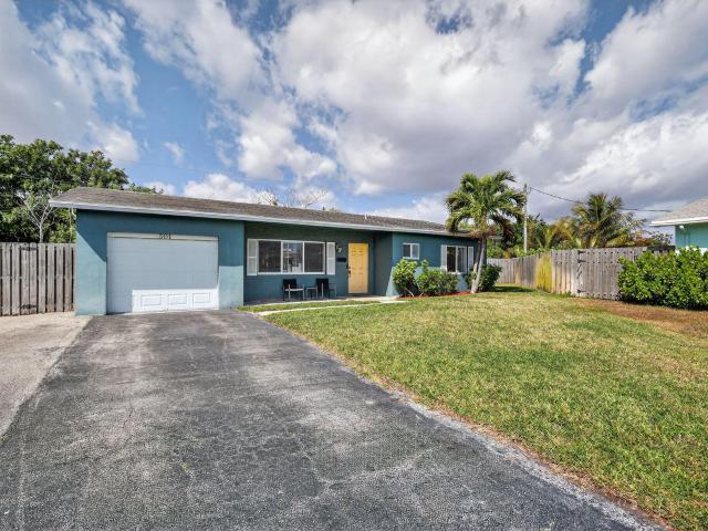 301 SE 3rd St, Deerfield Beach, FL 33441 | MLS #R11166