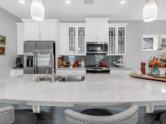 301 Splendor Circle