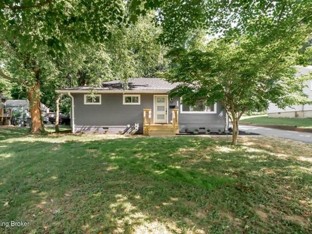 301 Summit Ct, Louisville, KY 40243