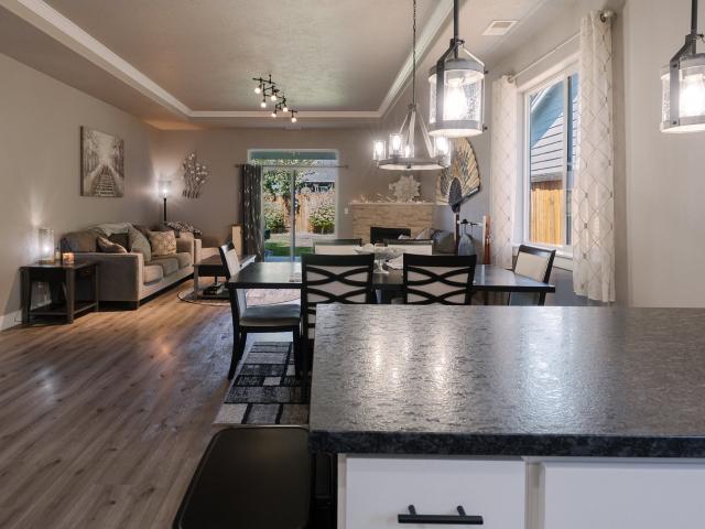 301 sw applegate trail dr