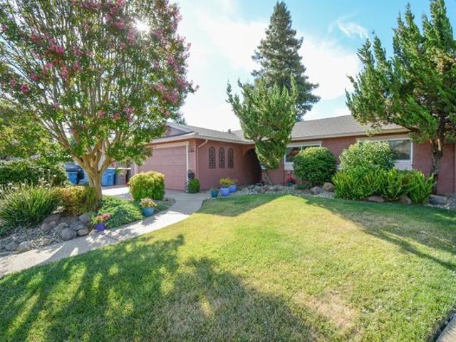 301 Ponderosa Dr, Vacaville, CA 95687