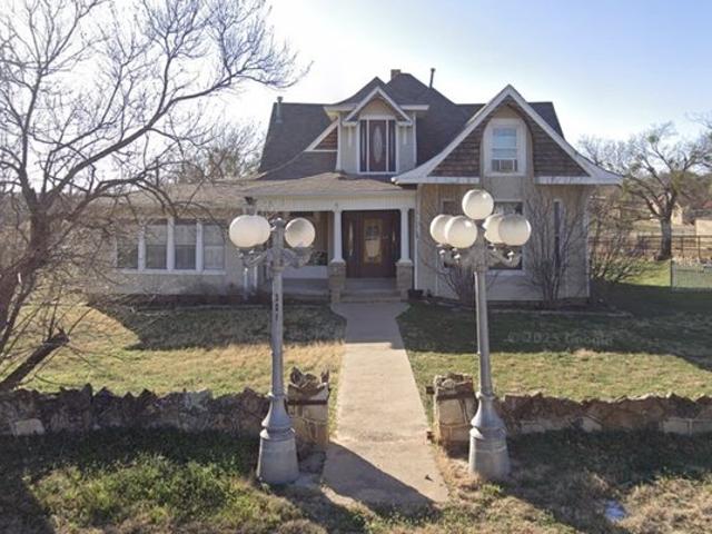 301 Petit Ave, Throckmorton, TX 76483