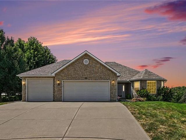 301 Prairie Rose Cir, Smithville, MO 64089