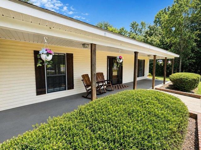 301 Ridgeview Dr, Carriere, MS 39426