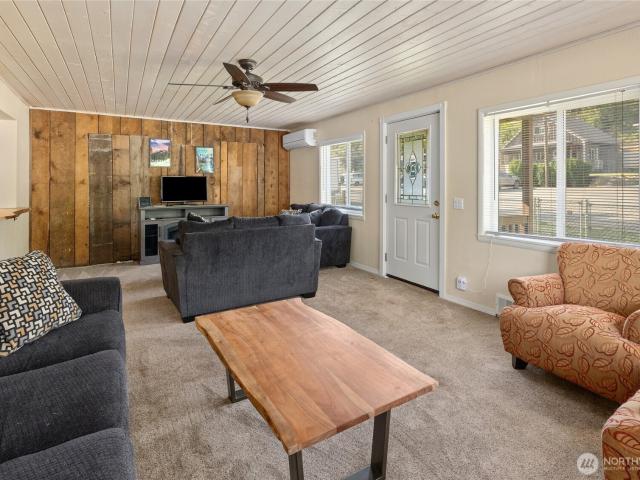 301 W 4th Street