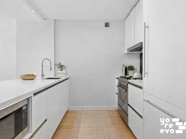 301 W 53rd Street 17I