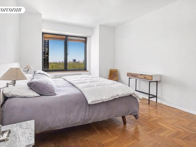 301 W 57TH Street 17B