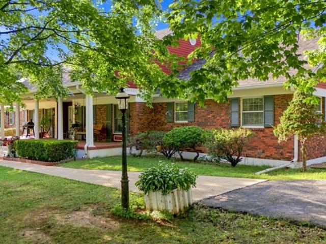 301 W 10th St, Willow Springs, MO 65793