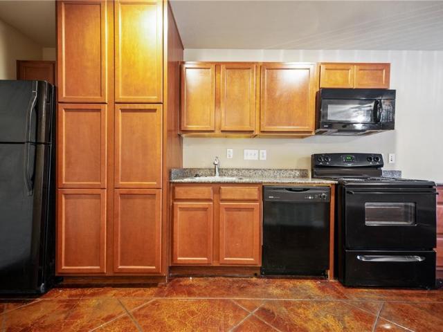 301 W 38th St # 205