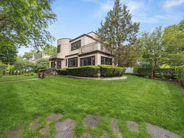 301 W Cossitt Avenue
