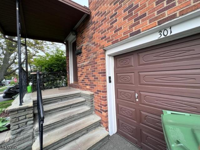 301 W Elm St