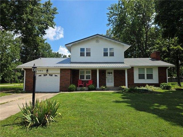 301 W Hawthorne Dr, Effingham, IL 62401