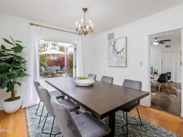 301 W Holly Street