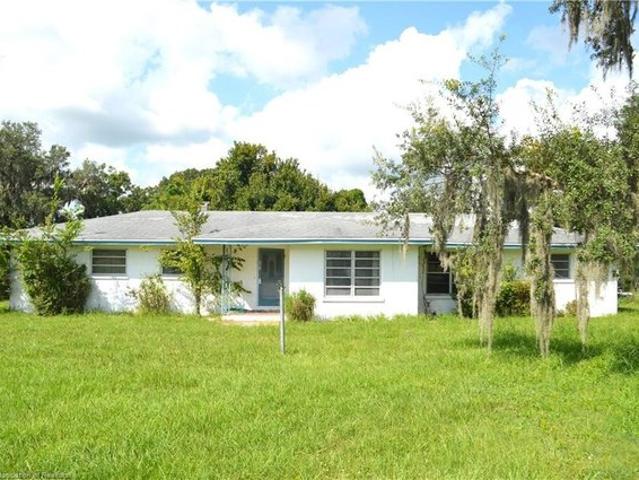 301 W Lemon St, Bowling Green, FL 33834