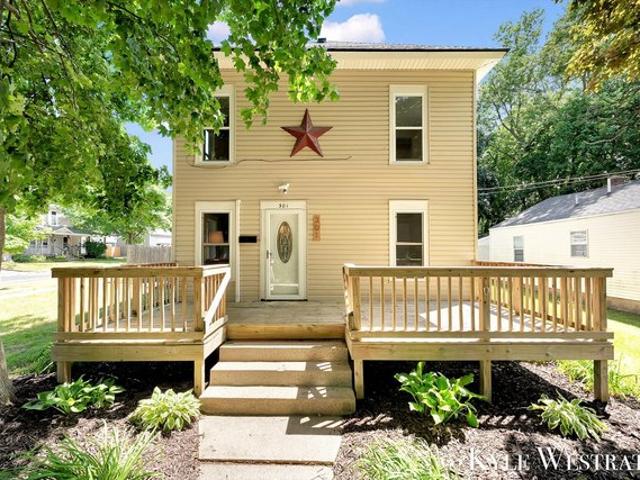 301 W Montcalm St, Greenville, MI 48838